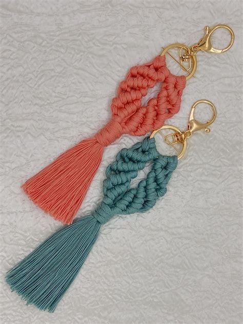Diy Macrame Keychain Twisted Zig Zag Two Color Macrame Keychain Tutorial Artofit