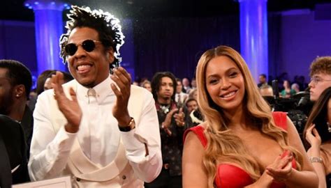 Jay Z And Beyoncé Sit Down During Super Bowl National Anthem