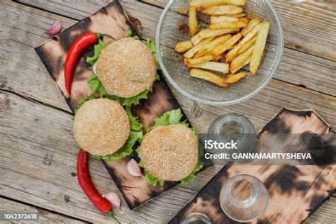 길거리 음식 신선한 햄버거 햄버거 쇠고기 각종 소스 패스트 푸드 간식 0명에 대한 스톡 사진 및 기타 이미지 0명 거리 고기 Istock