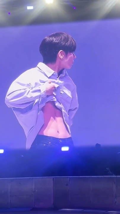 모아 동네 사람들 텬냥이 복근좀 보세요오 미 쳤나바여ㅕ😍 투바투 강태현 복근 모아 Youtube