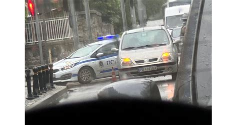 Блъснаха пешеходец срещу Търговската гимназия в Пловдив Снимки