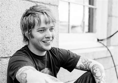 Billy Strings Honors Mother During Concert Hours After Her Death