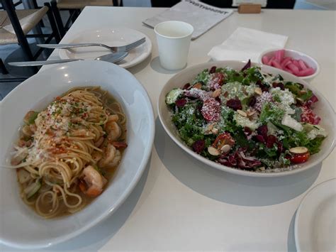 대구 맛있는소리 후포항 현지인들이 추천 하는 아침을 먹을수 있는곳 너무 맛있어서 소우주 한잔을 소환 하지 않을수 없더군요 우리가 아는 톡퉌 감칠맛에 단짠이 아닌