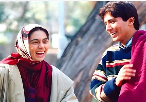 تغییر چهره بازیگر دختری با کفش های کتانی کنار پسرش پوریا با چشمای