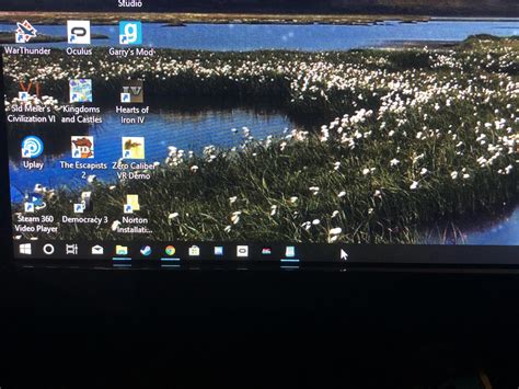 My Taskbar Randomly Got Small And Goes Down When Im Not Using It I Don