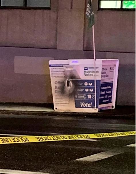 မဲ သေတ္တာများ မီးရှို့ခံခဲ့ရပြီး ရာပေါင်းများစွာရှိသော အမေရိကန်ရွေးကောက်ပွဲ မဲကတ်ပြား ပျက်စီး