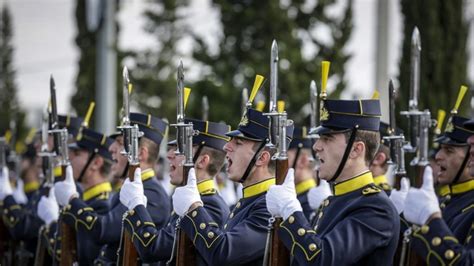 ΕΡΕΥΝΑ ΓΡΟΘΙΑ στο ΣΤΟΜΑΧΙ των πολιτικάντηδων Οι Έλληνες εμπιστεύονται τον Στρατό την Αστυνομία