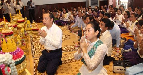 ឯកឧត្តម នេត្រ ភក្ត្រា រដ្ឋមន្ត្រីក្រសួងព័ត៌មាន និងលោកជំទាវ ទុយ សិរីរតនៈ អញ្ជើញជាអធិបតី