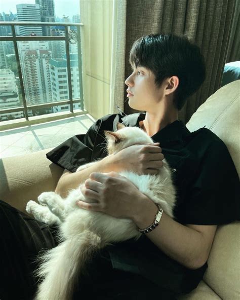 ไบร์ท วชิรวิชญ์ ประวัติพระเอกดาวรุ่งขวัญใจสาว ๆ