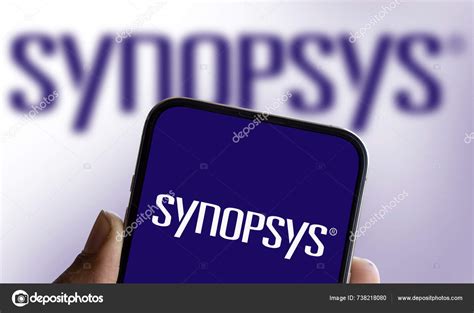 Dhaka Bangladesh Aug 2024 Synopsys Logo Displayed Smartphone Synopsys Inc — Stock Editorial