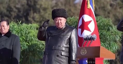 군사학교 연속 방문 김정은 한국행 희망 포로 의식