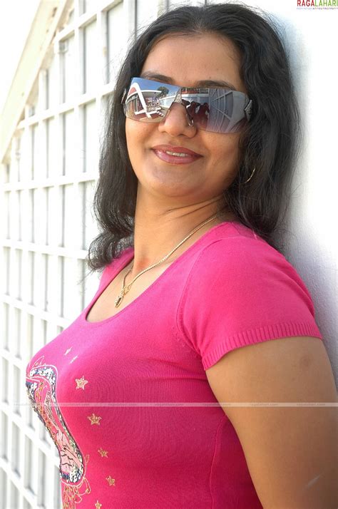 Hot Actress Beauty Hot Aunty