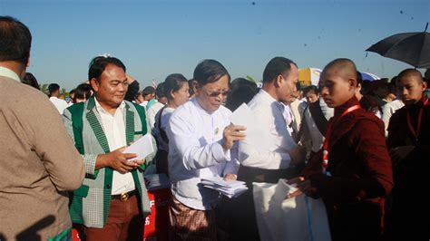 သံဃာ‌အပါး ၅၀၀၀ ဆွမ်းဆန်စိမ်းလောင်းလှူပွဲ ဘားအံတွင် ကျင်းပ ဓာတ်ပုံ
