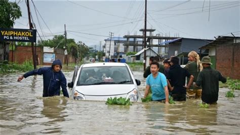 Gujarat Floods 2024 गुजरातमध्ये पावसानंतर परिस्थिती बिघडली अनेक
