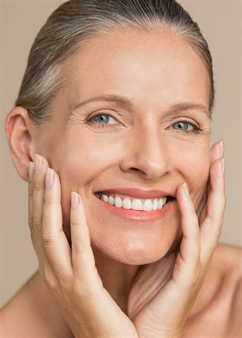 ВОДИЧ ЗА НЕГА НА ЗРЕЛА КОЖА ШТО ДА ПРЕВЗЕМЕТЕ А НА ШТО ДА ВНИМАВАТЕ • Тесори Ди Маре