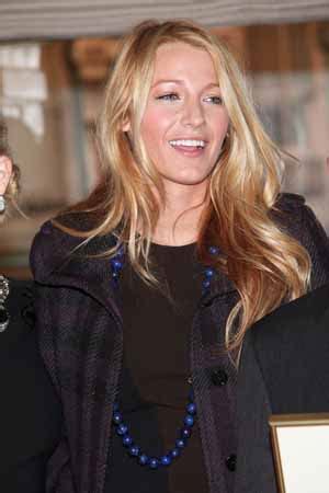 Blake Lively Felt Awkward In Savages Menage A Trois Scene