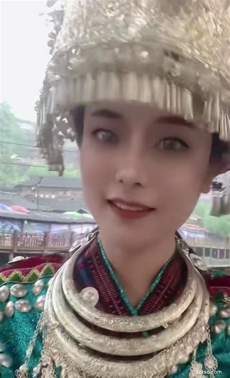 现实版的苗族女神仰阿莎真美苗族姑娘咱苗族服装就是漂亮西江千户苗寨 苗族服装 黔东南漂亮美女少数民族美女小姐姐 白色的头饰园
