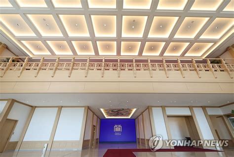 새 단장 마친 대통령실 청사 정현관 내부 연합뉴스