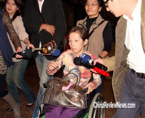 据传陈水扁出现血尿症状 吴淑珍急探望 图 新闻中心 新浪网