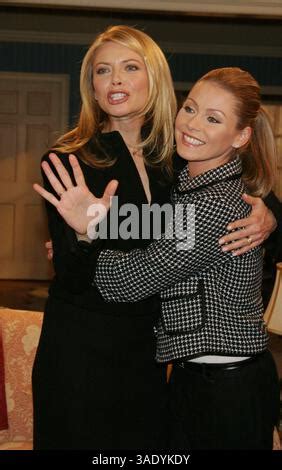 Hope And Faith Faith Ford Kelly Ripa Carmen Get It Season 2