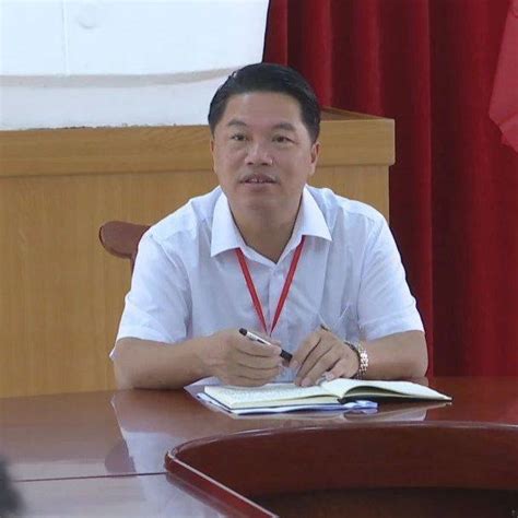 庄伟平：一腔热忱倾杏坛 创新办学育桃李教育