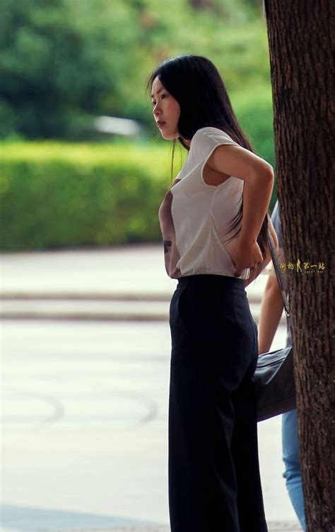 街拍初秋街頭的最後一抹裸色無數痴婦怨女盡顯氣質好身材 每日頭條