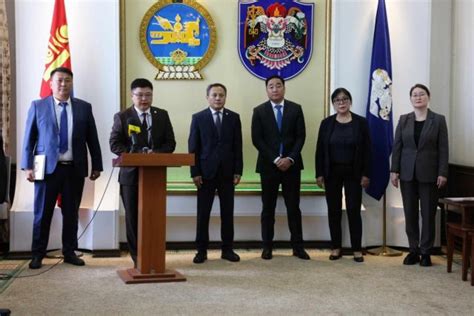 Нийслэлийн ИТХ ын сонгуульд оролцох хүсэлтээ ирүүлсэн нам эвслүүдэд тогтоолыг гардууллаа