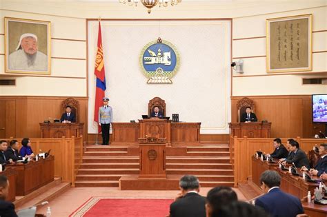 УИХ ын 2022 оны намрын чуулган нээлтээ хийж Чингис хааны эш хөргийг “Их хуралдай” танхимд