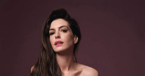 애둘맘이 이 몸매 앤 해서웨이 파격 시스루 화보 할리우드 발칵