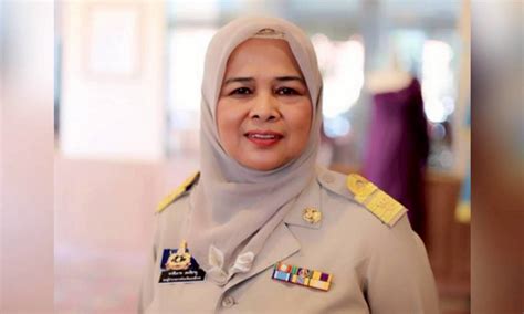 ยินดี ‘พาตีเมาะ สะดียามู หญิงมุสลิมคนแรก ดำรงตำแหน่ง ‘ผู้ว่าฯปัตตานี ไทยโพสต์ Line Today