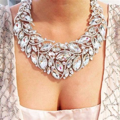 Толковый словарь русского языка Д Н Ушаков ожерелье ожерелья ср Нить из жемчуга… Свадебные