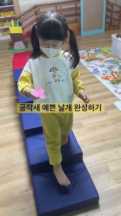 공작새는 예쁜 날개를 가지고 있어요 공작새 공작 날개 깃털 Youtube