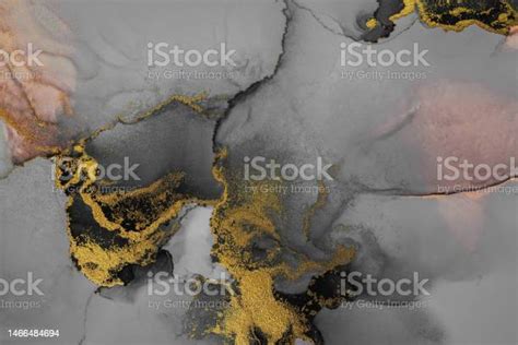 종이에 그려진 대리석 액체 잉크 아트 그림의 어두운 금 추상적인 배경 고품질 종이 질감에 원본 작품 수채화 알코올 잉크 페인트의 이미지 0명에 대한 스톡 사진 및 기타