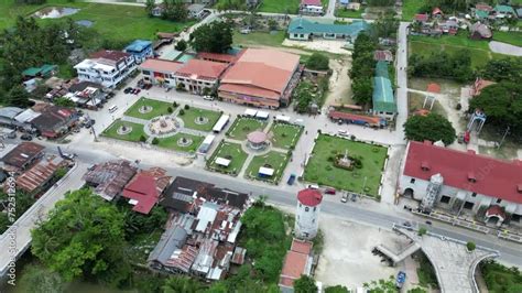 필리핀 보홀섬의 아름다운 계곡과 강 수로의 뗏목 느낌의 유람선 Stock Video Adobe Stock