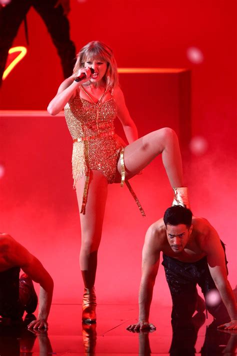 Taylor Swift Sexy Ass And Legs At 2019 American Music Awards In Los