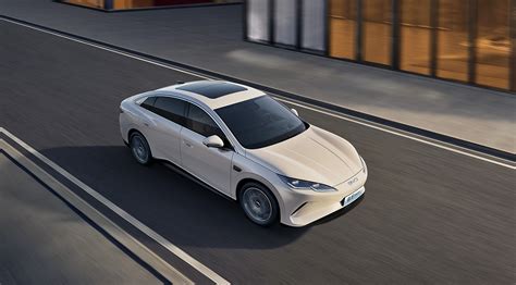 比亚迪下线第900万辆新能源汽车，仰望u9翻开中国超跑时代新篇