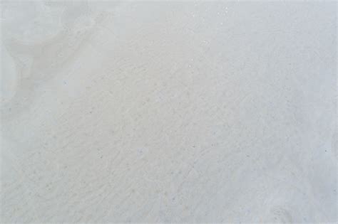 미묘한 얼음 균열과 패턴이 있는 미니멀한 흰색 배경 질감으로 겨울 디자인에 적합합니다 0명에 대한 스톡 사진 및 기타 이미지 0명 겨울 계절 Istock