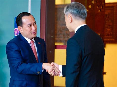 ឯកឧត្តមរដ្ឋមន្ត្រី ហួត ហាក់ ពិភាក្សាជាមួយឯកអគ្គរដ្ឋទូតចិន ផ្តោតលើការពង្រឹងកិច្ចសហប្រតិបត្តិការ