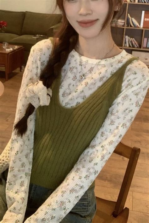 Set 플라워 긴팔 라운드넥 티셔츠 레이어드 브이넥 니트 조끼 투피스세트