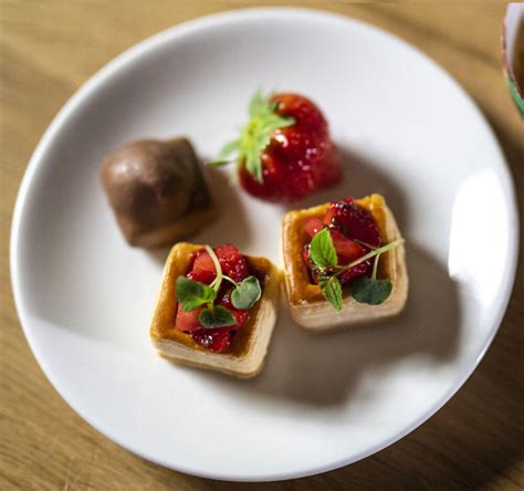 Jos Poell Mini Pasteitjes Met Gekarameliseerde Rode Ui