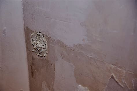 수리 하는 동안 전기 소켓 및 스위치 리노베이션을 위한 벽 준비 객실 개조 0명에 대한 스톡 사진 및 기타 이미지 0명 가정의 방 개선 Istock