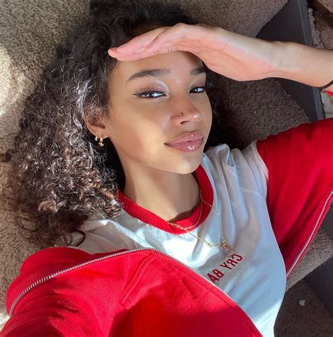 Pin By G🍂°·• On 『 Aes┊bratz 』 Curly Hair With Bangs Light Skin Girls Curly Hair Styles