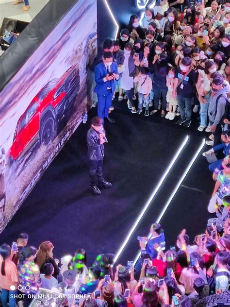 កម្មវិធីដំបូង តិចម៉េង ហ្វេនៗចូលរួមភ្លូកទឹកភ្លូកដី មានវីដេអូ Khmerload Cambodia Latest News