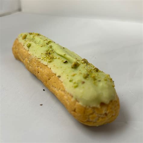 Éclair à La Pistache Lacornetteria