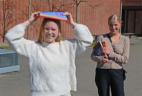 Der Kommer Ikke En Ommer For Katja Og Emma Der Bliver Studenter Uden