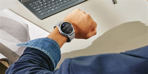 Samsung показала часы Galaxy Watch 6 и Watch 6 Classic с вращающимся ...
