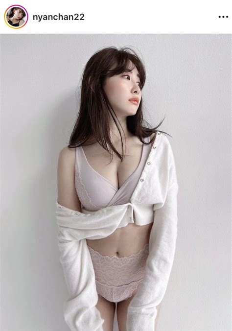 小嶋陽菜、美しすぎるランジェリー＆ミニスカ姿を公開！ 「憧れるこじはるbody」「魅力的すぎる」「可愛すぎ」の声殺到｜「マイナビウーマン」