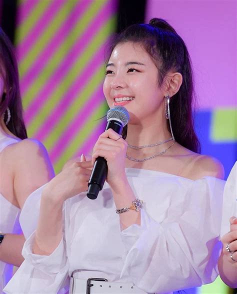 Pin By Angela🪽 On ♡ Itzy ♡ Itzy Concert Girl Group