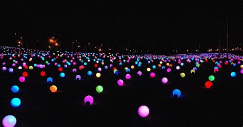 마드리드 밤하늘 장식한 형형색색의 등불