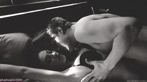 در دستانم می لغزی چون مارماهی